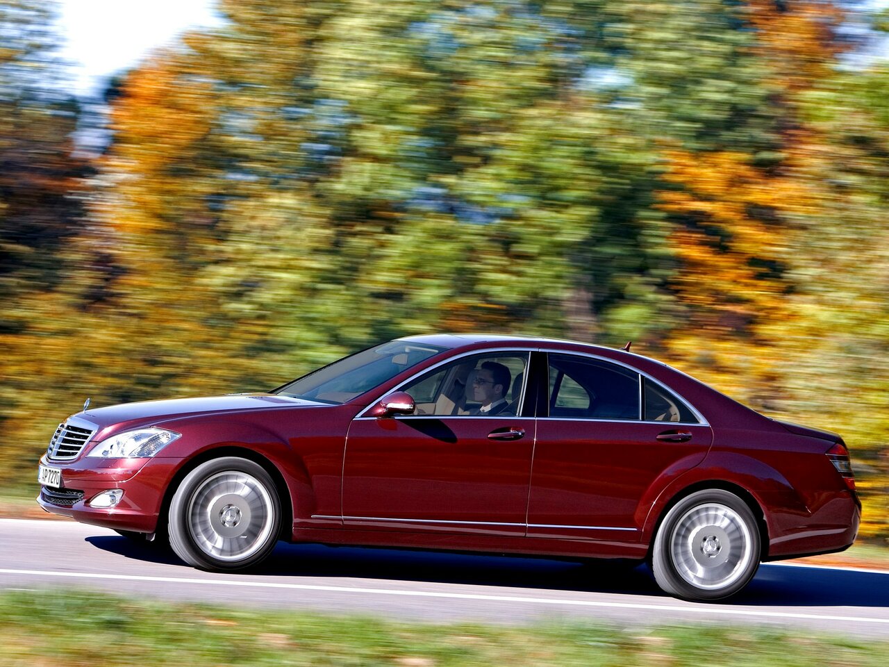 Сравнение Audi S8 Long и Mercedes-Benz S-Класс 550 по характеристикам ...