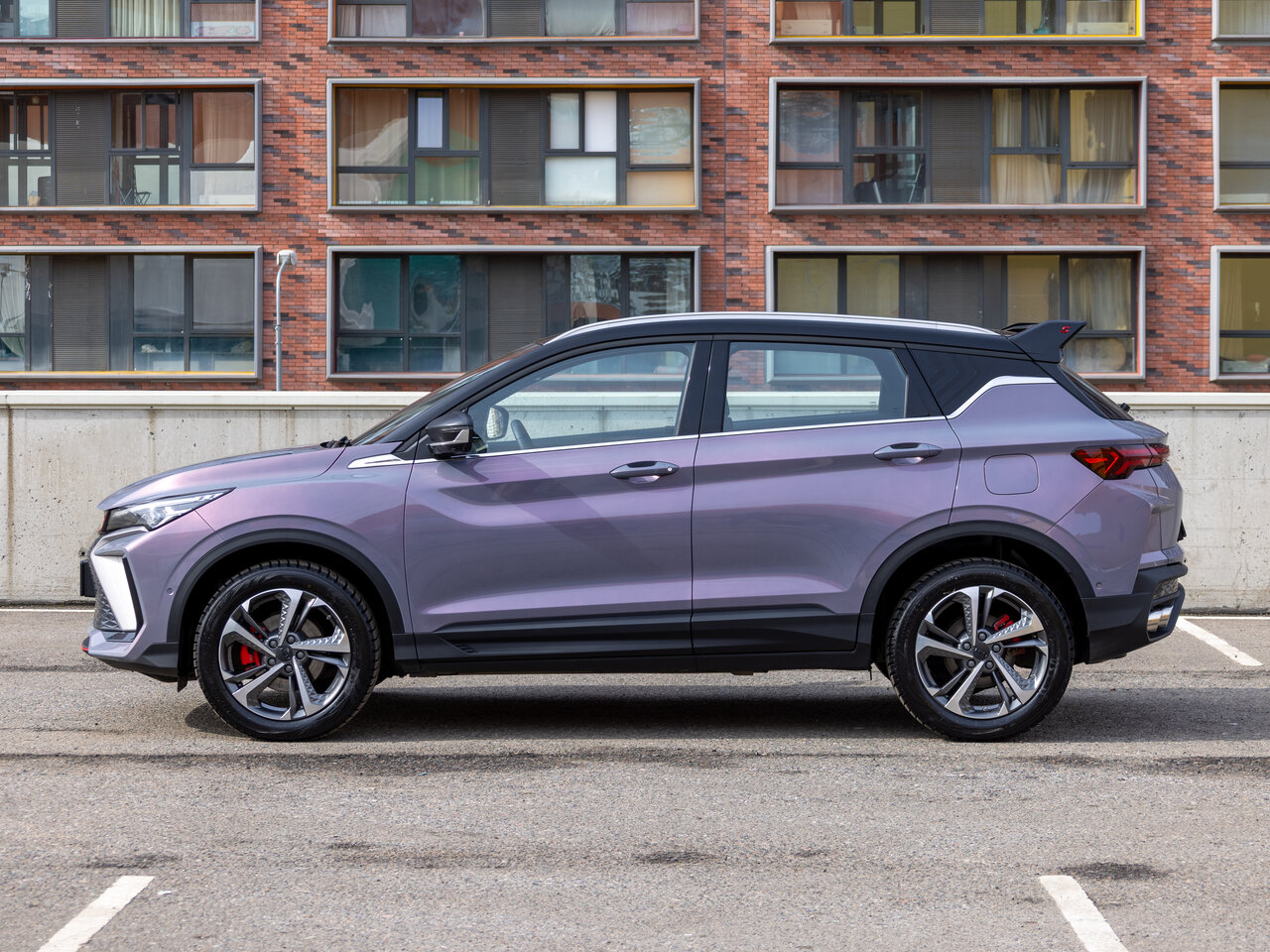 Сравнение Belgee X50 и Geely Coolray по характеристикам, стоимости ...