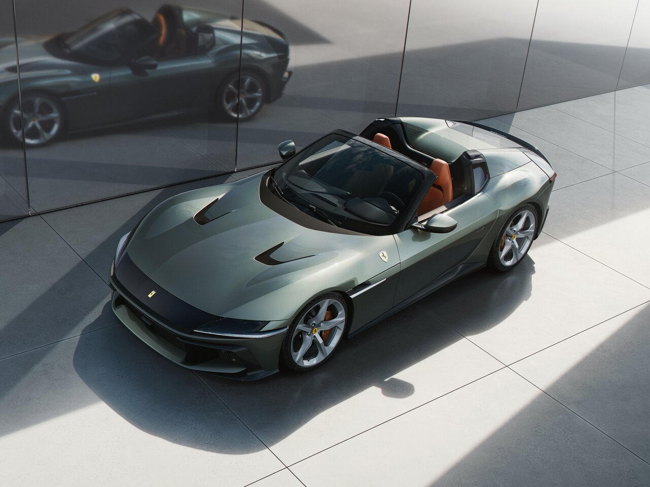 Сравнение Ferrari 12Cilindri и Porsche 911 Brabus 900 Rocket R по характеристикам, стоимости ...