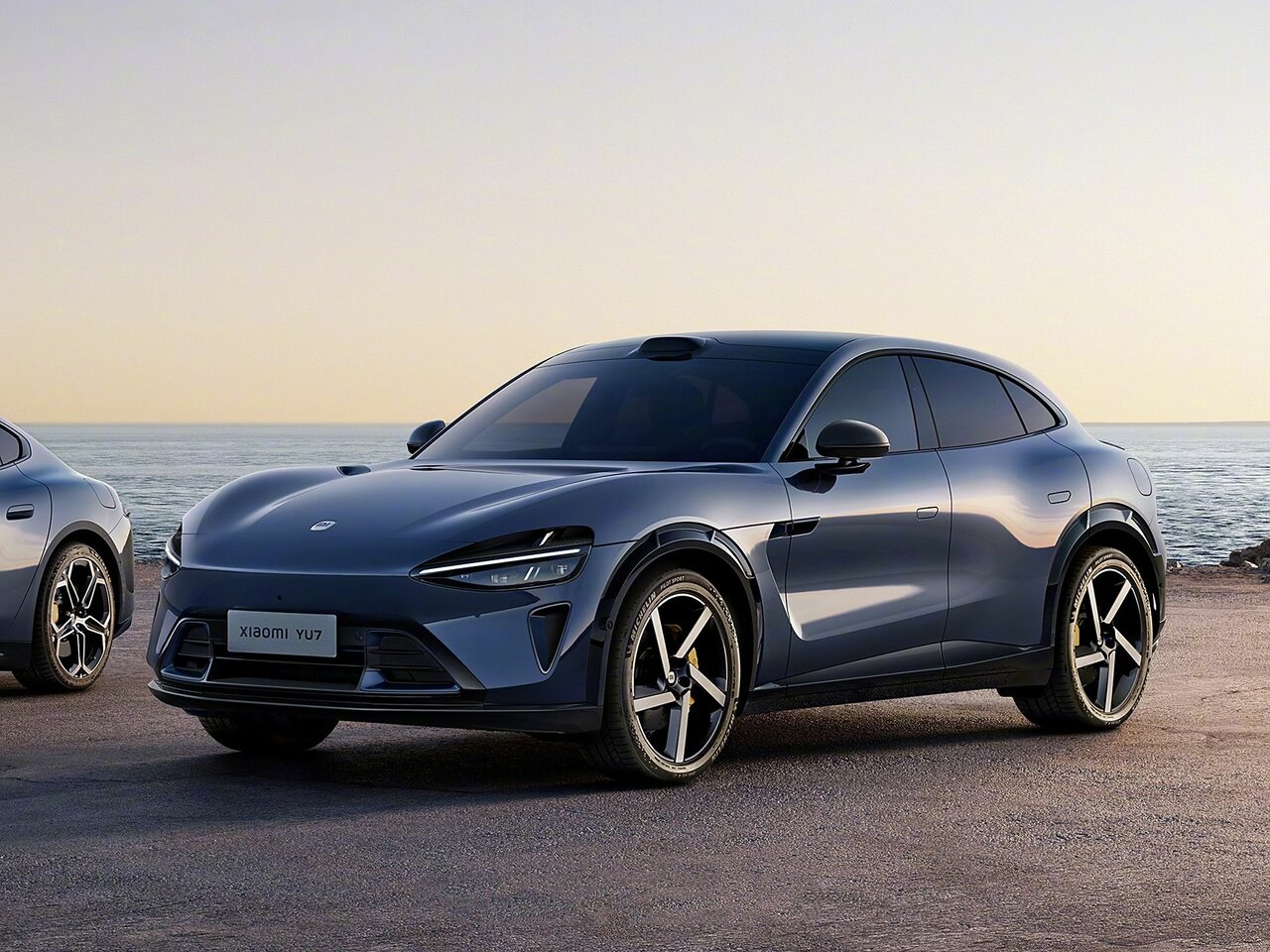 Сравнение Porsche Panamera Turbo S E-Hybrid Executive и Xiaomi YU7 по характеристикам, стоимости ...