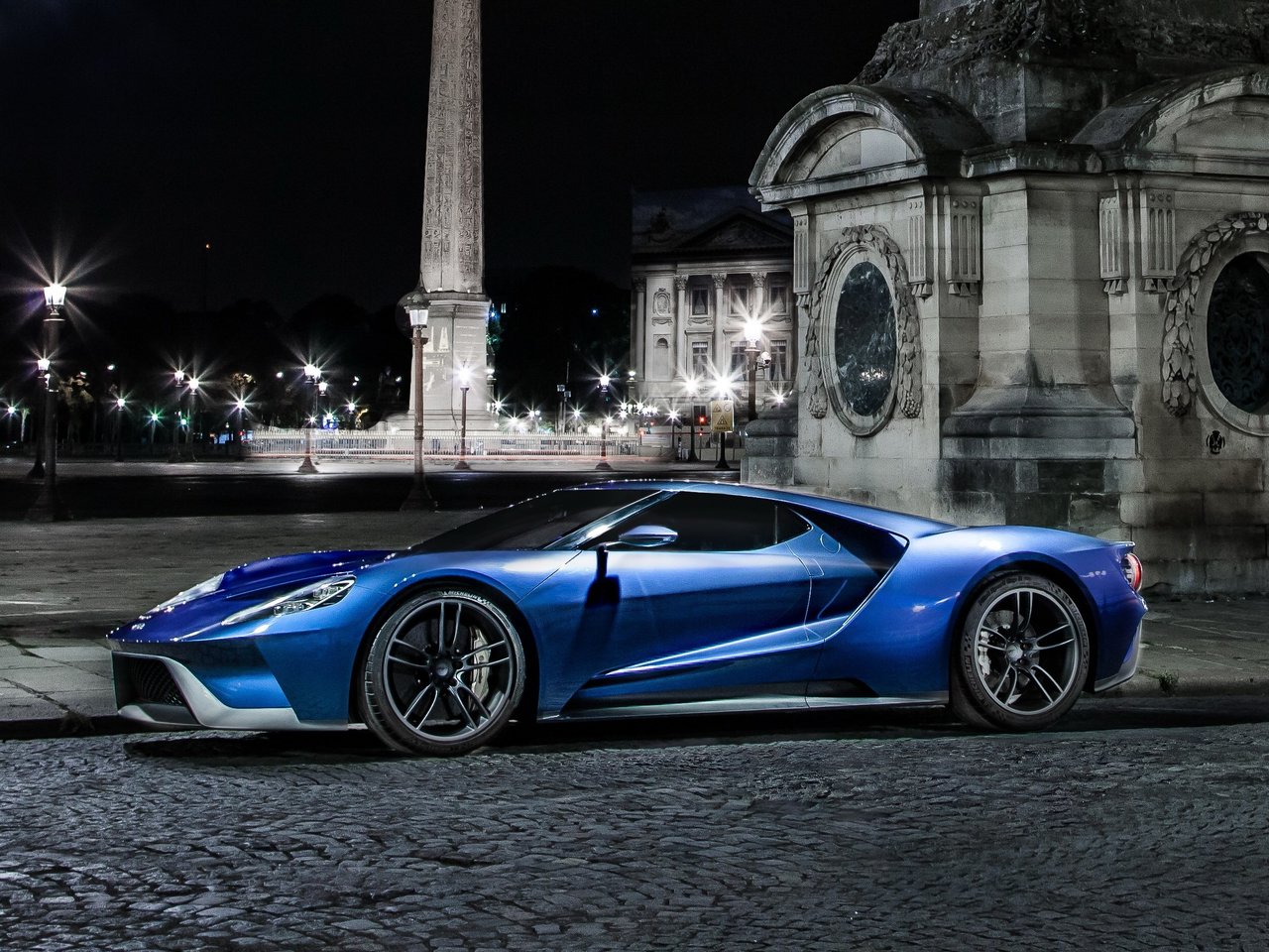 Сравнение Ferrari F80 и Ford GT по характеристикам, стоимости покупки и ...