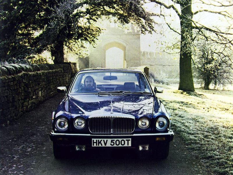 Сравнение Daimler Sovereign (XJ6) и Mercedes-Benz CLS AMG 55 AMG по ...