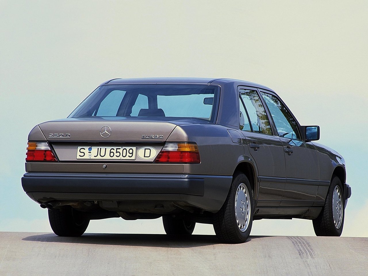 Mercedes-Benz W124 Седан - технические характеристики, модельный ряд ...