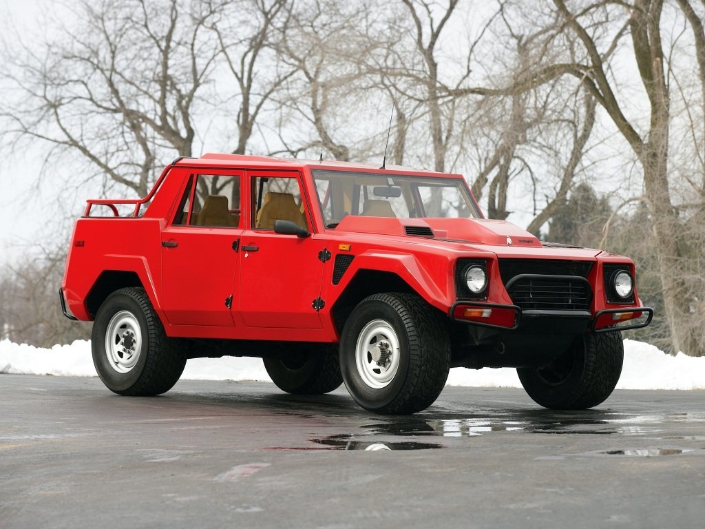 Сравнение Lamborghini LM002 и Scout Traveler по характеристикам ...