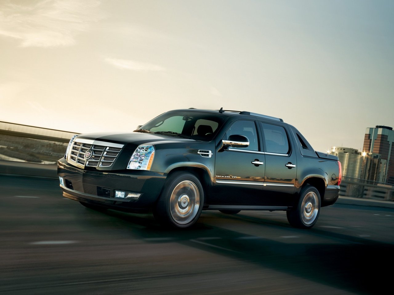 Сравнение Cadillac Escalade EXT и Mercedes-Benz G-Класс AMG BRABUS 800 ...