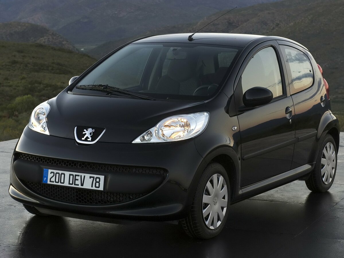 Купить б/у Peugeot 107 I 1.0 AMT (68 л.с.) бензин робот в Топках: белый ...