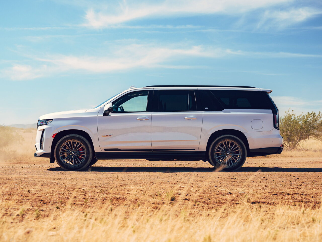 Сравнение Brabus Crawler и Cadillac Escalade-V ESV по характеристикам ...