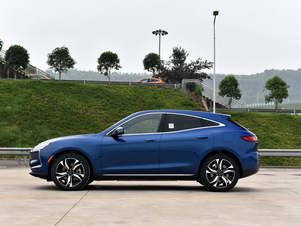 Сравнение Dacia Bigster и Seres SF5 по характеристикам, стоимости ...