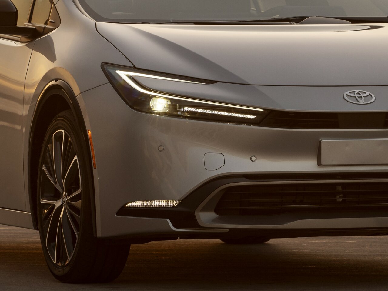 Toyota Prius 5 поколение (XW60), Лифтбек - технические характеристики ...