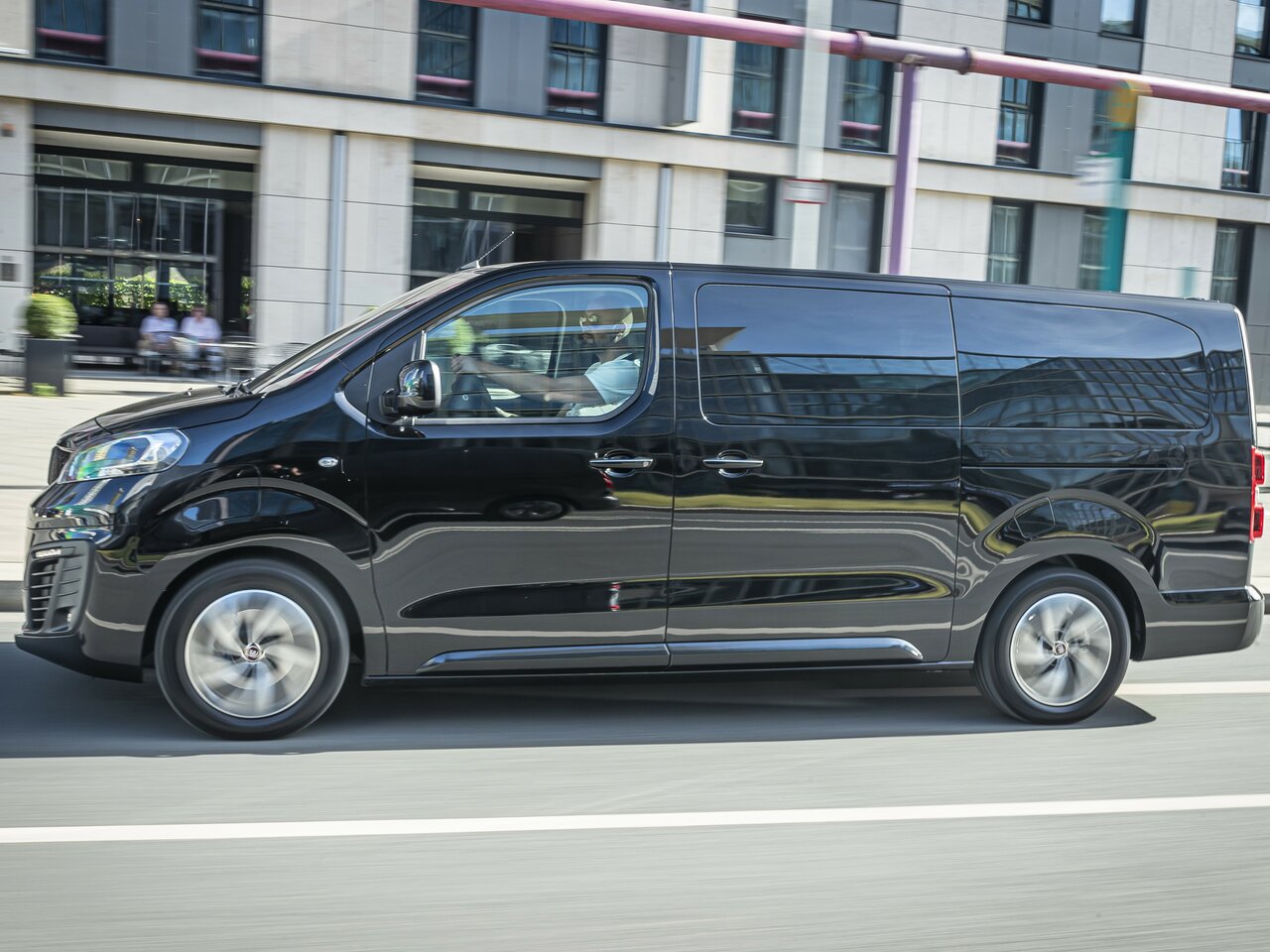 Сравнение Citroen SpaceTourer XS и Fiat Ulysse по характеристикам ...