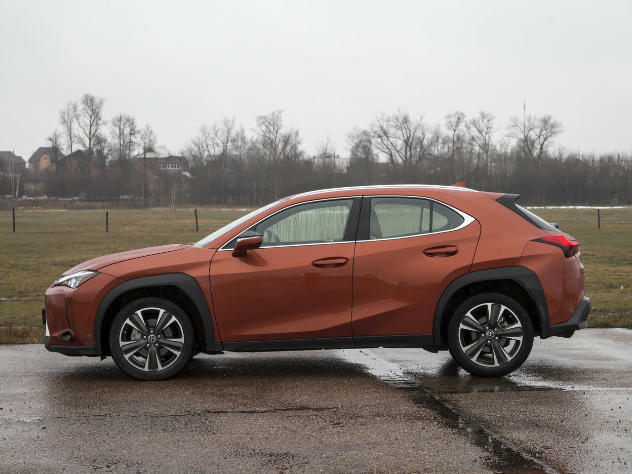 Сравнение Lexus UX и OMODA C9 по характеристикам, стоимости покупки и ...