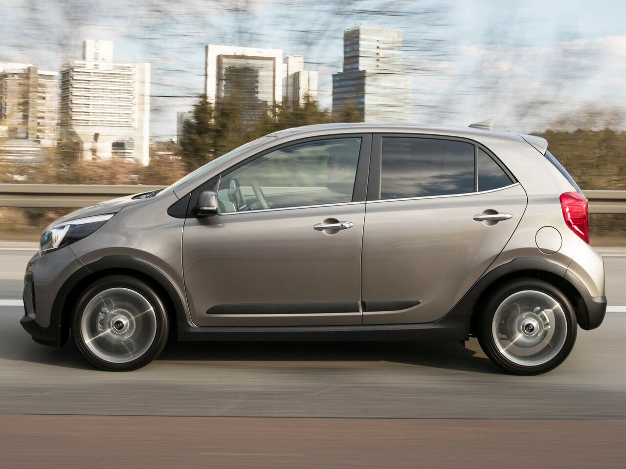 Сравнение Fiat Grande Panda и Kia Picanto X-Line по характеристикам ...