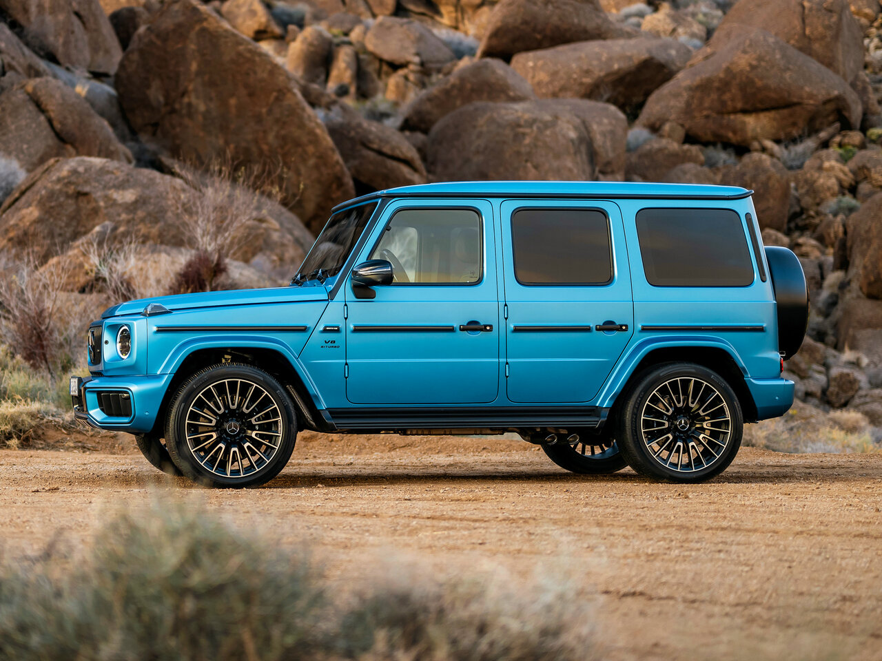 Сравнение KGM Rexton Sports KHAN и Mercedes-Benz G-Класс AMG по ...