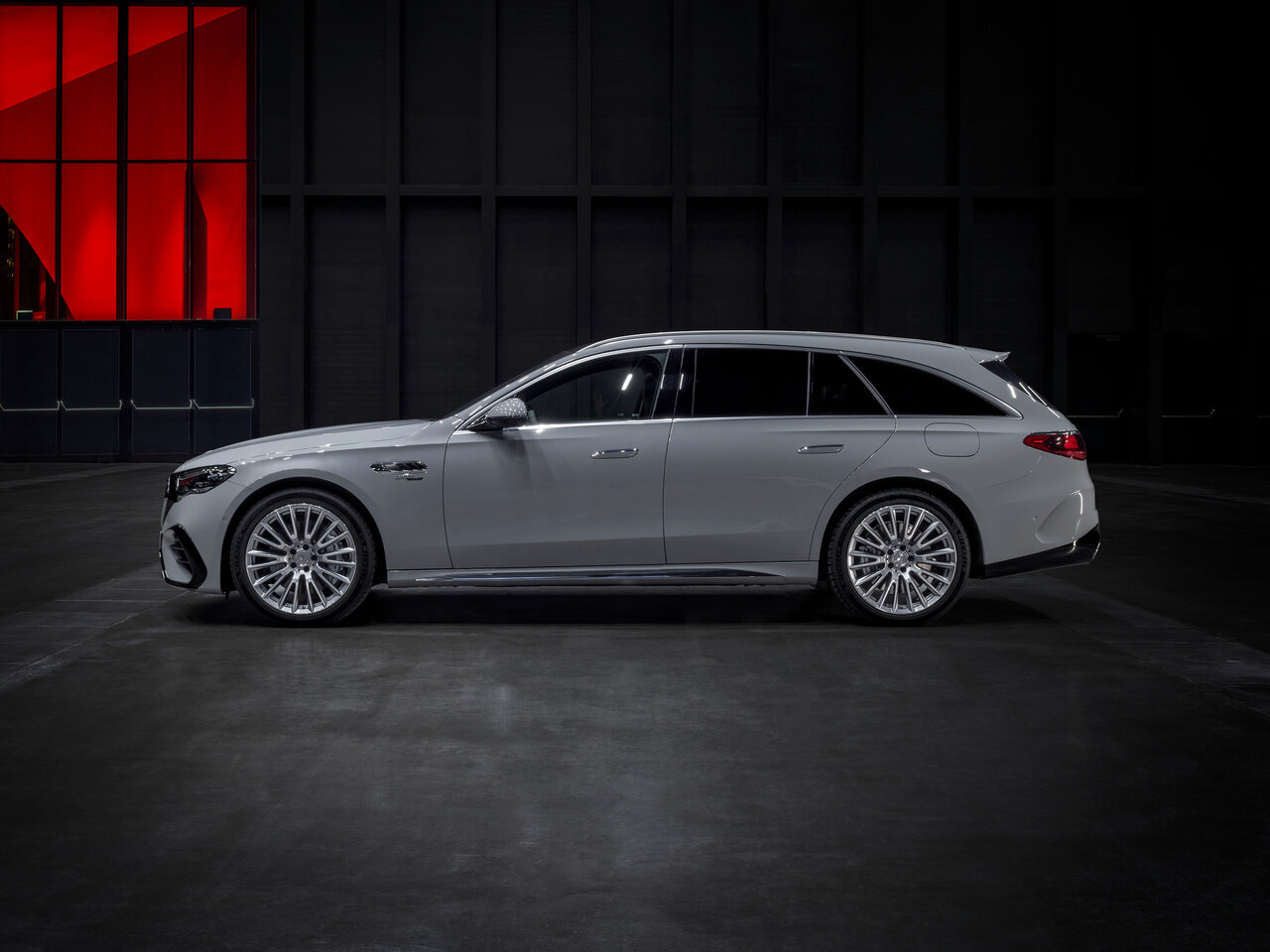 Сравнение Mercedes Benz Cls 260 и Mercedes Benz E Класс Amg 53 Amg по