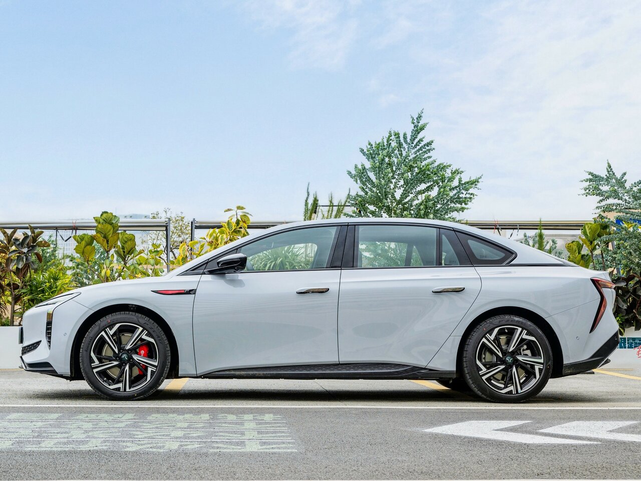 Сравнение BYD Seal 06 GT и Hongqi EH7 по характеристикам, стоимости ...