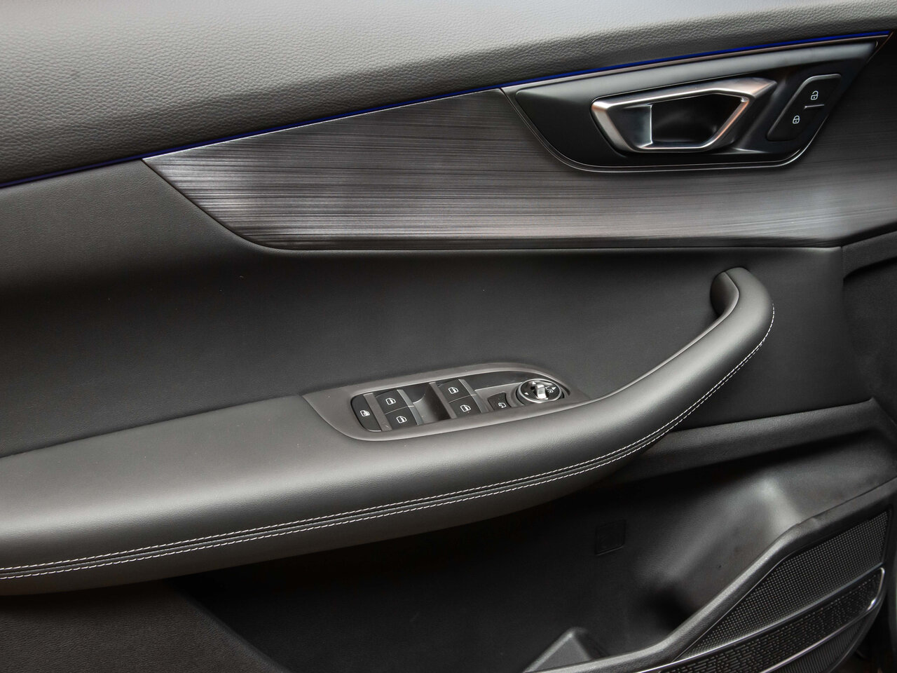 Сравнение Citroen C4 C4X и Xcite X-Cross 7 по характеристикам ...