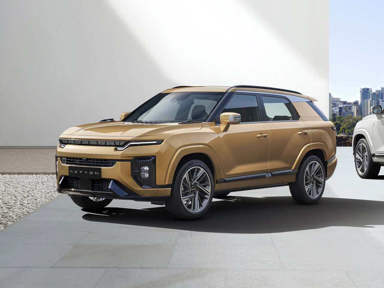 Сравнение KGM Actyon и Mitsubishi Lancer Evolution по характеристикам, стоимости покупки и ...