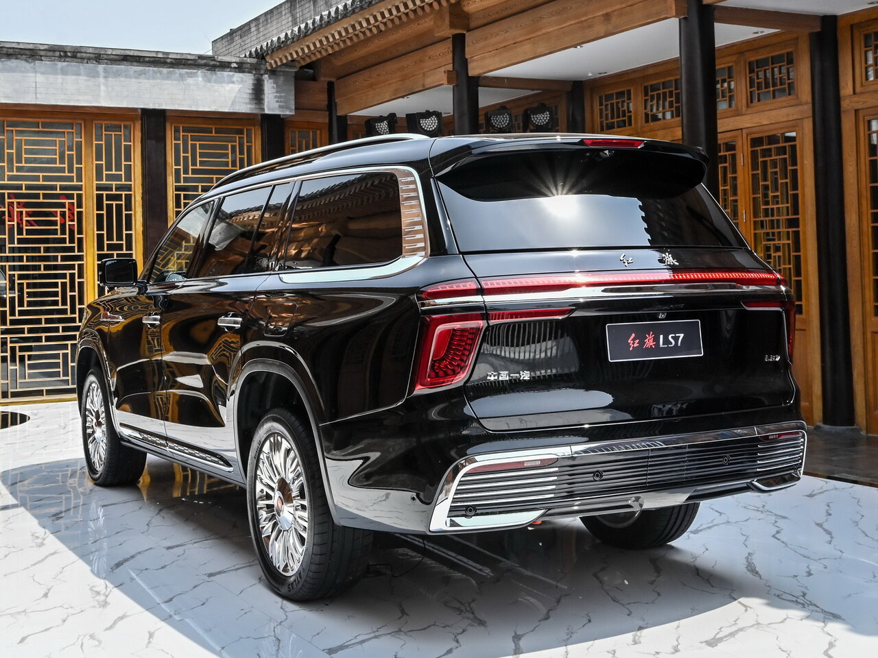 Hongqi LS7 2022 – н.в., Внедорожник 5 дв.: технические характеристики и комплектации