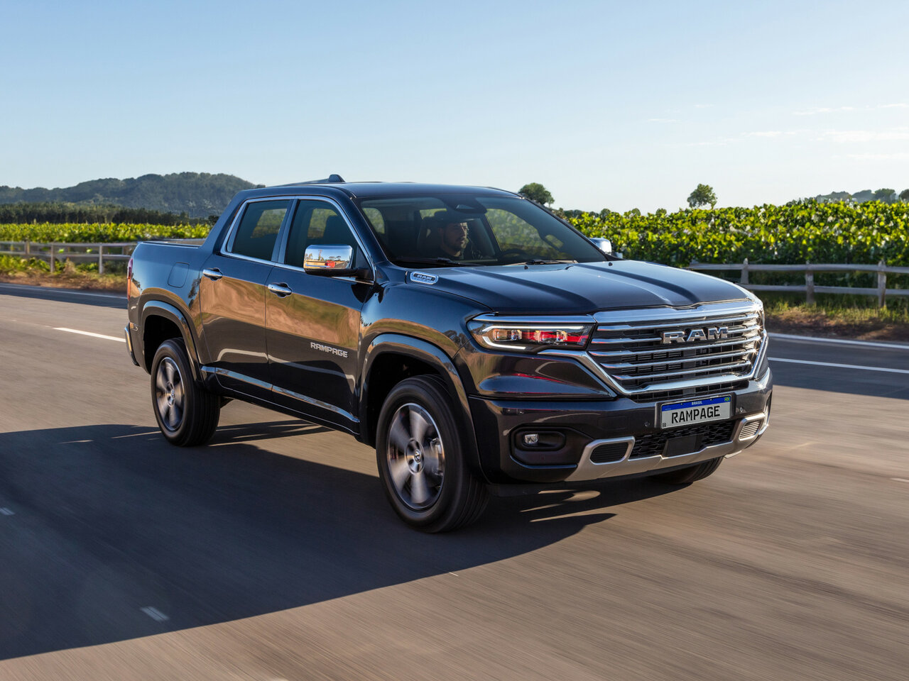 Сравнение Lexus TX 550h+ и Ram Rampage по характеристикам, стоимости ...