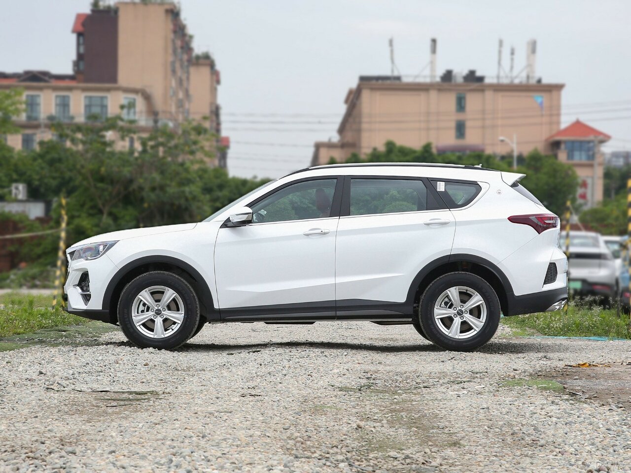 Сравнение Geely Galaxy E5 и Jetour X70 по характеристикам, стоимости ...