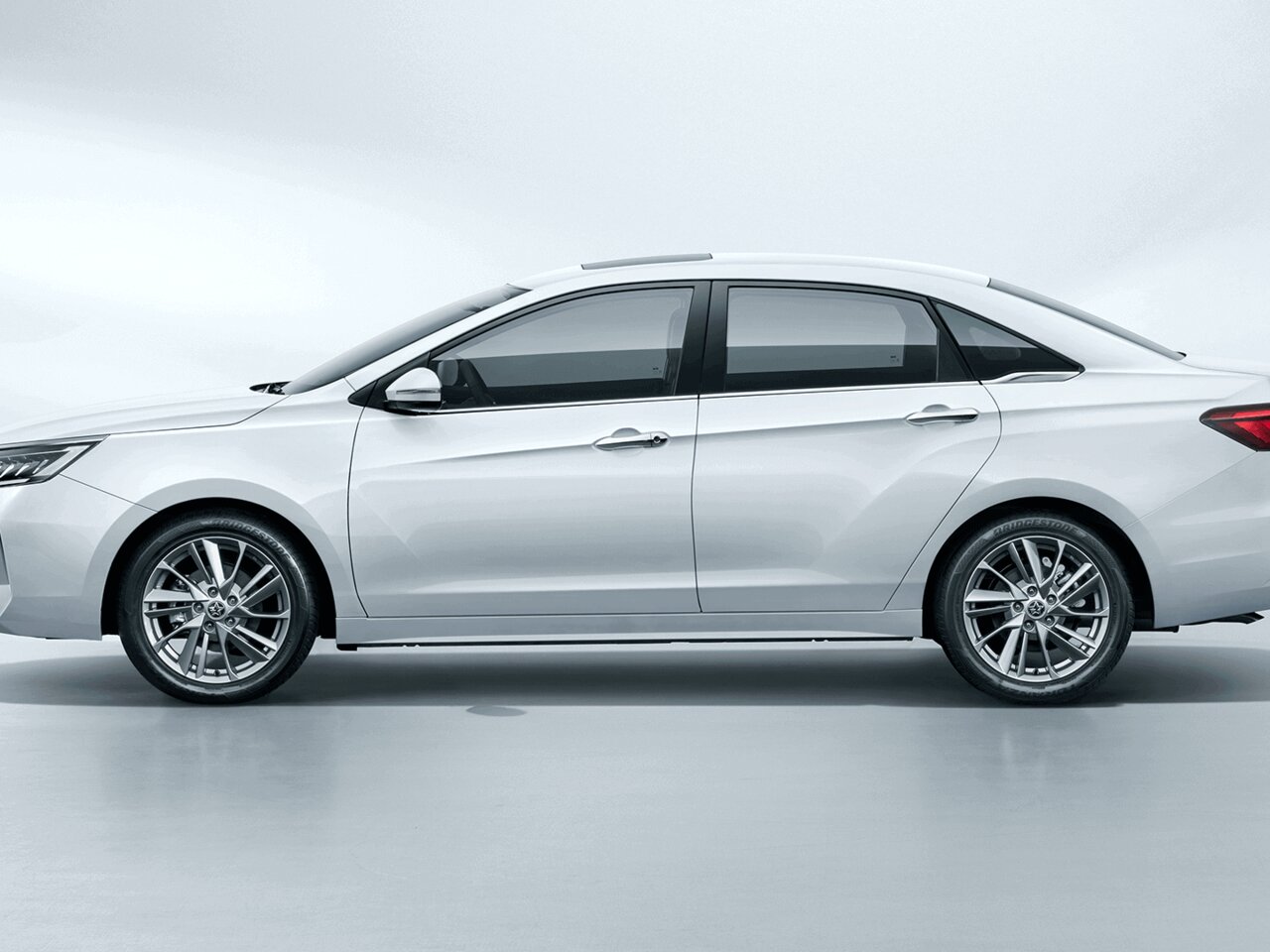 Сравнение Nissan N7 и Venucia D60 Plus по характеристикам, стоимости ...