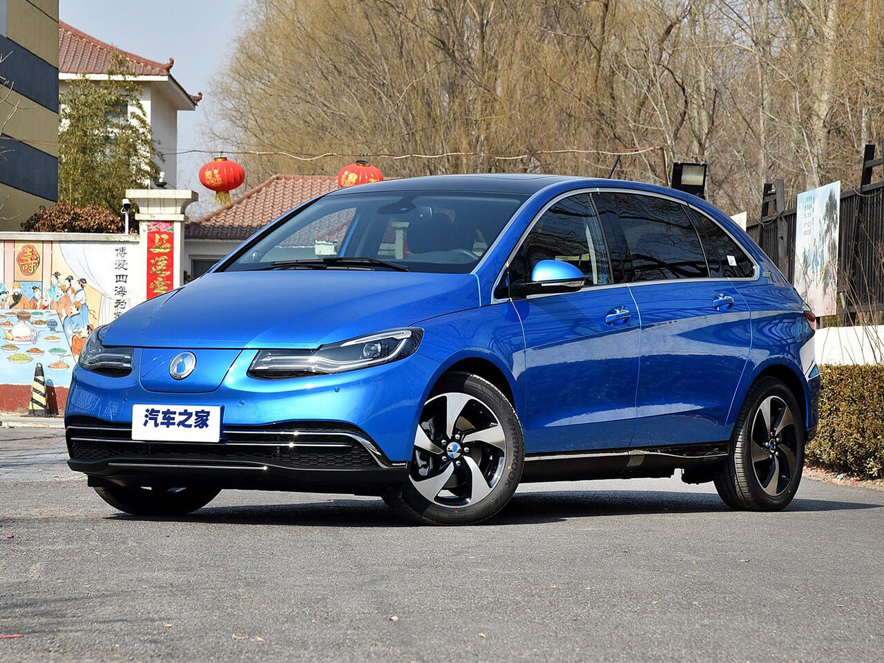 Сравнение BYD Yuan и Denza 500 по характеристикам, стоимости покупки и ...