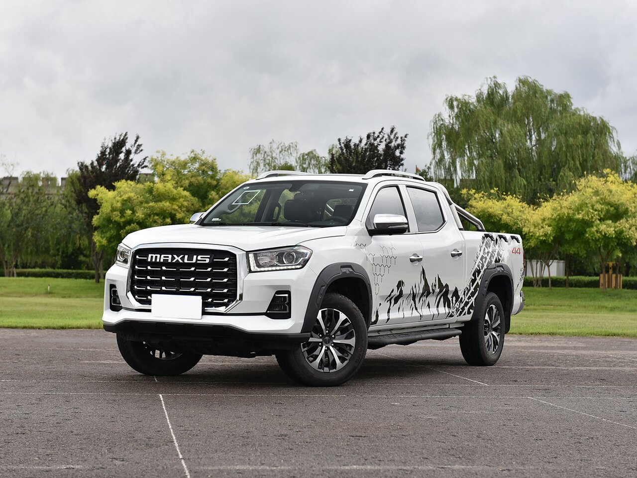 Сравнение Maxus T70 и Rivian R1S Max pack (180 kWh) по характеристикам, стоимости покупки и ...