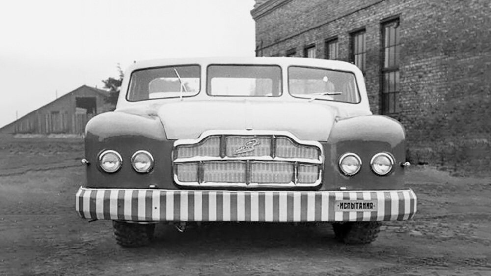 Громадный советский седан, который таскал самолёты: история МАЗ-541