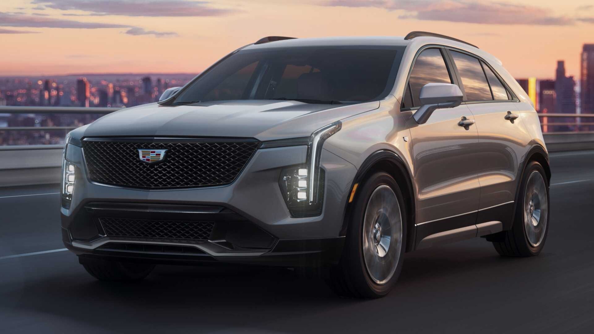 Cadillac XT4 обновился: вертикальные фары и дисплей на 33 дюйма