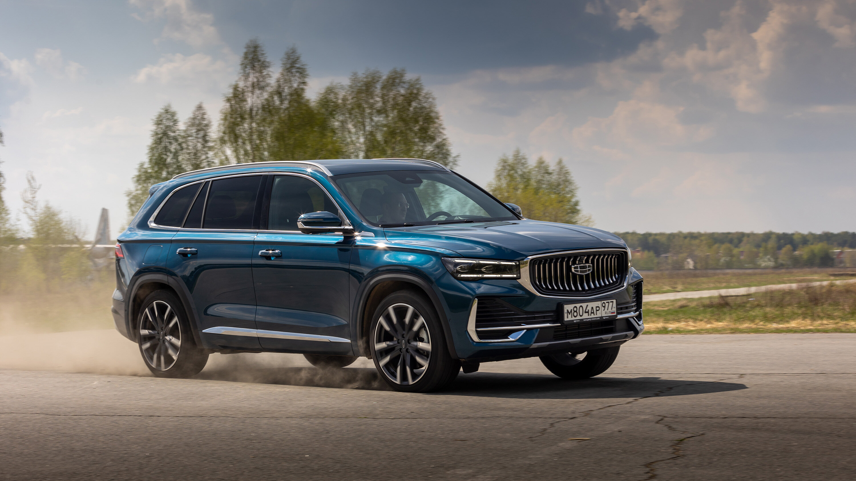 Сравнительный тест Geely Monjaro против Exeed TXL