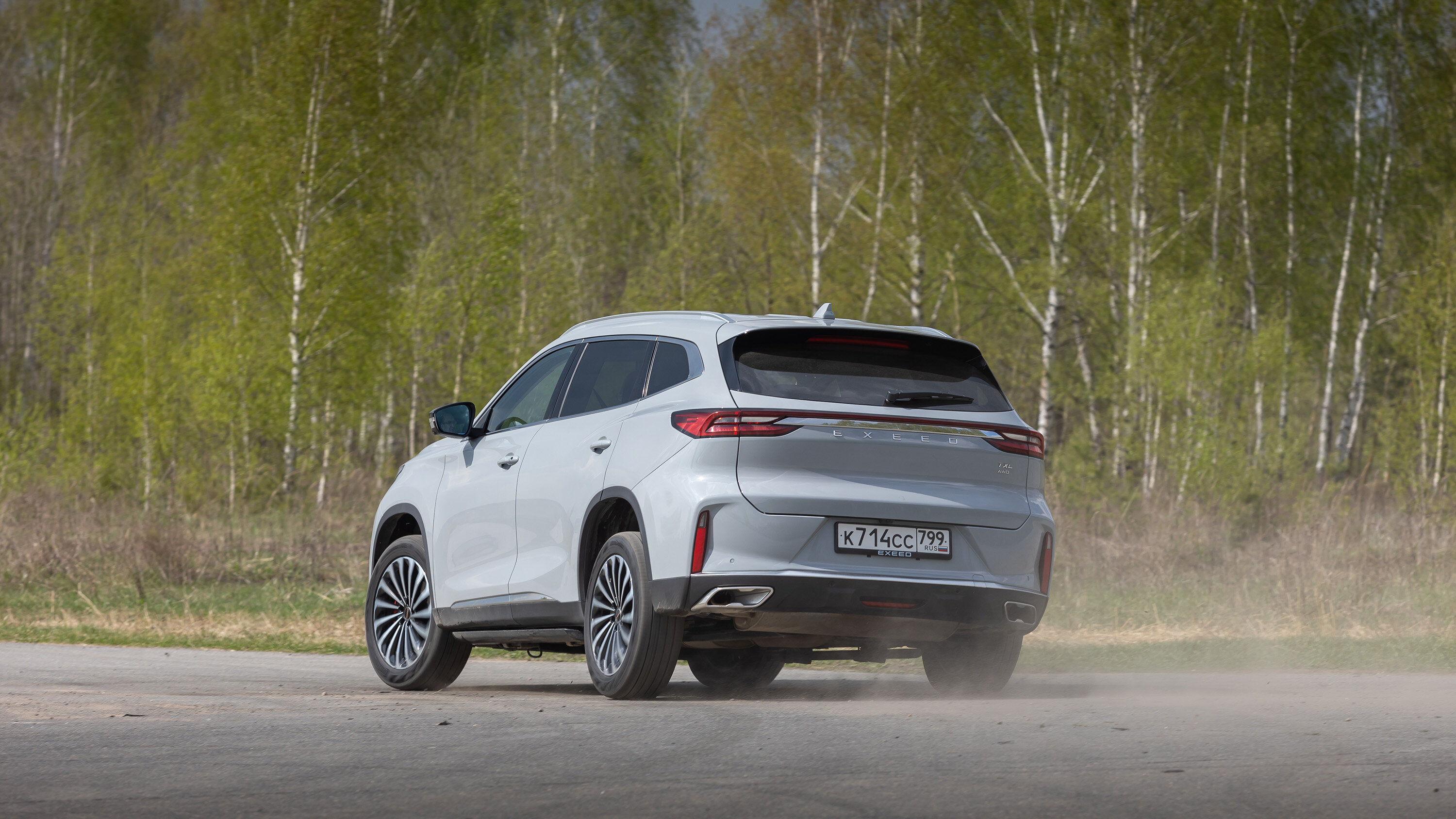 Сравнительный тест Geely Monjaro против Exeed TXL