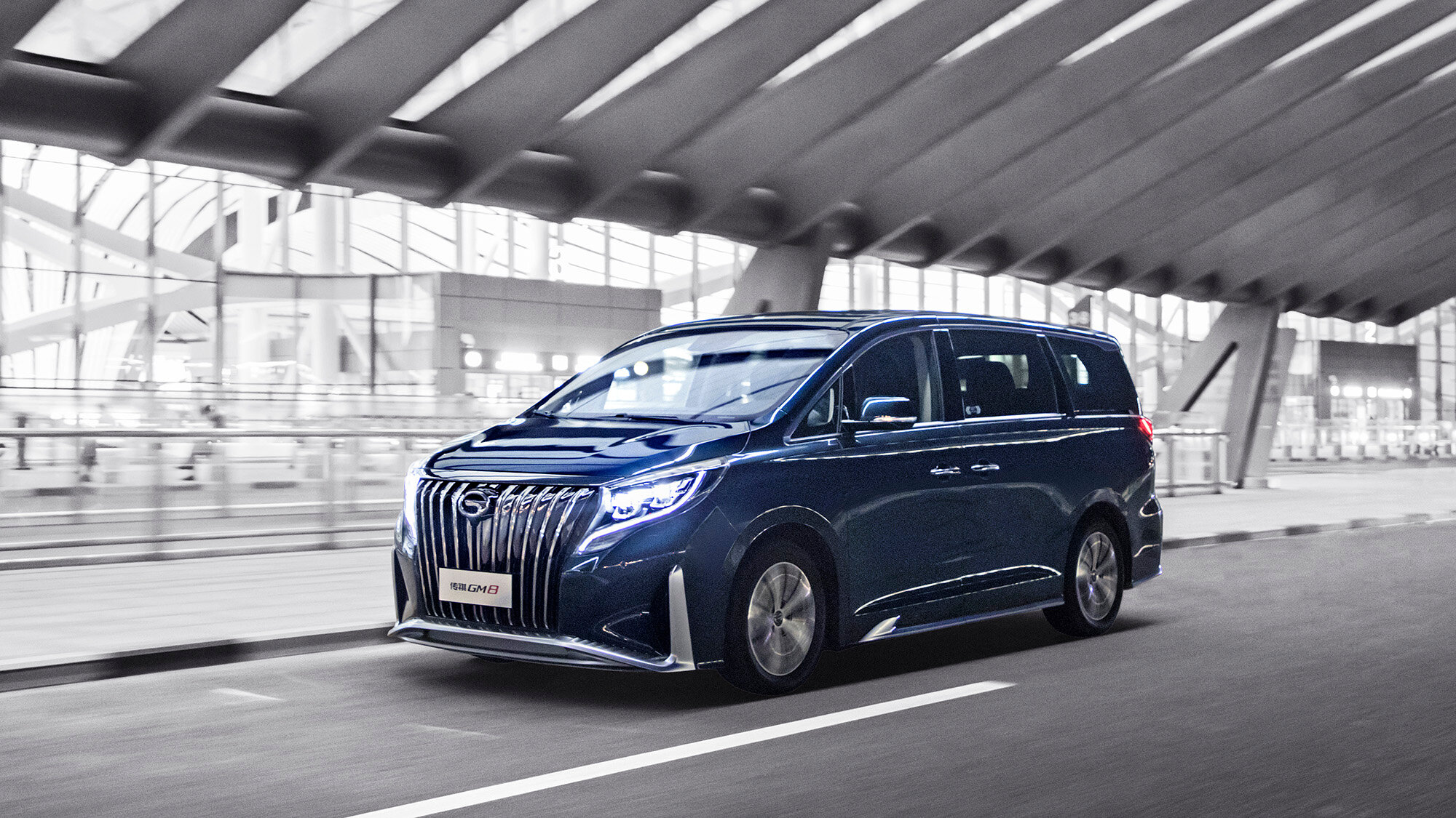 Первый обзор шикарного минивэна GAC Trumpchi M8