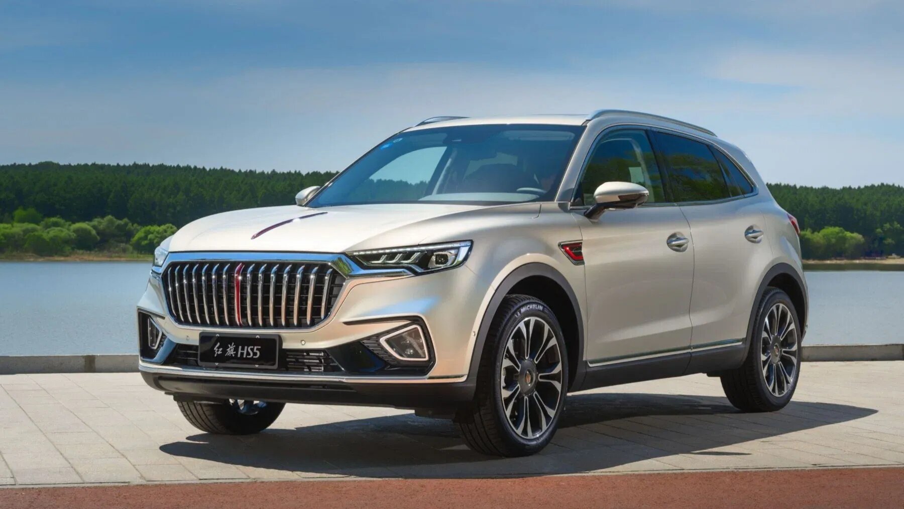 Раскрыты характеристики премиального кроссовера Hongqi HS5 для России