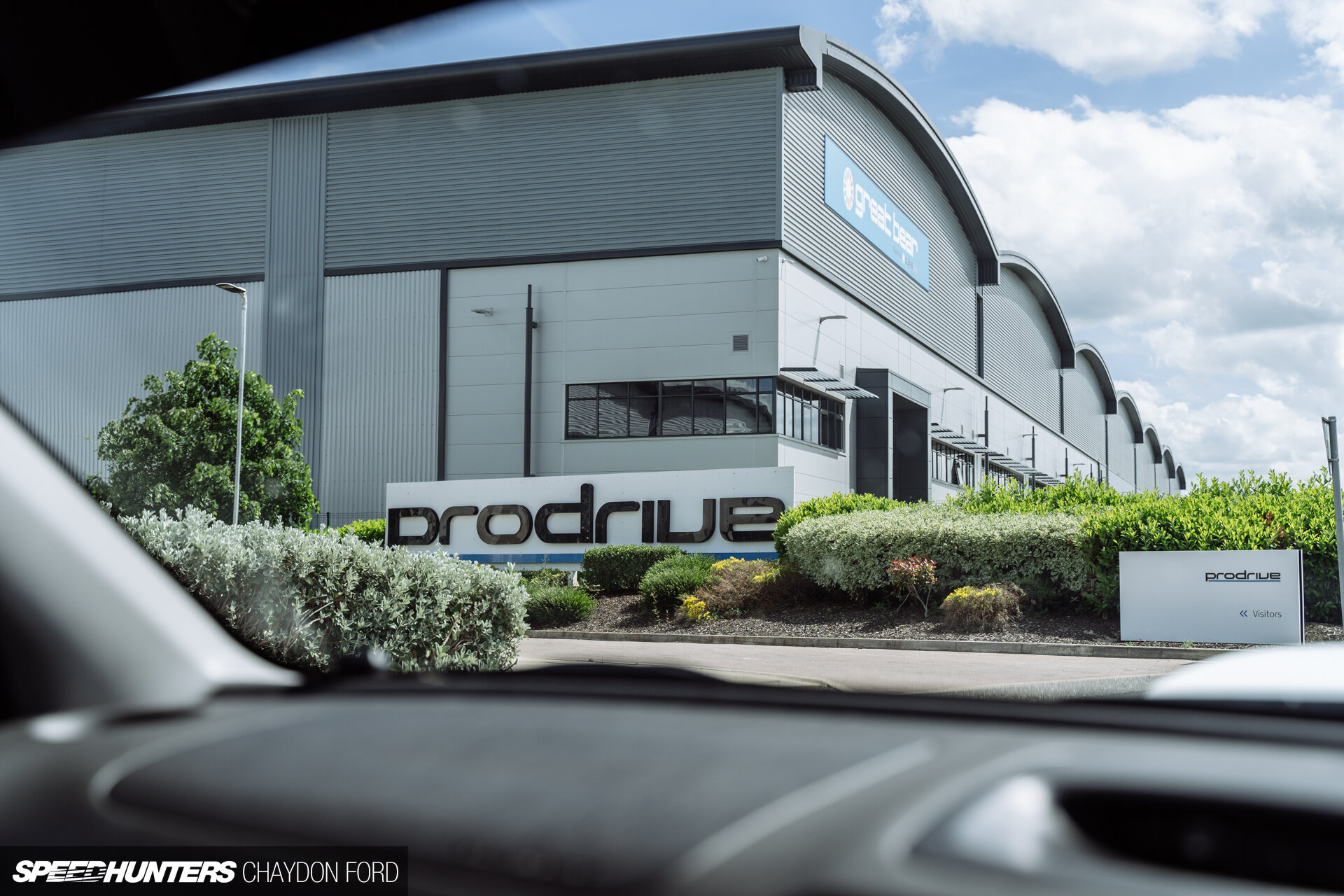 Какие сокровища (и тайны) хранят стены завода легендарной гоночной команды Prodrive. Фотопост