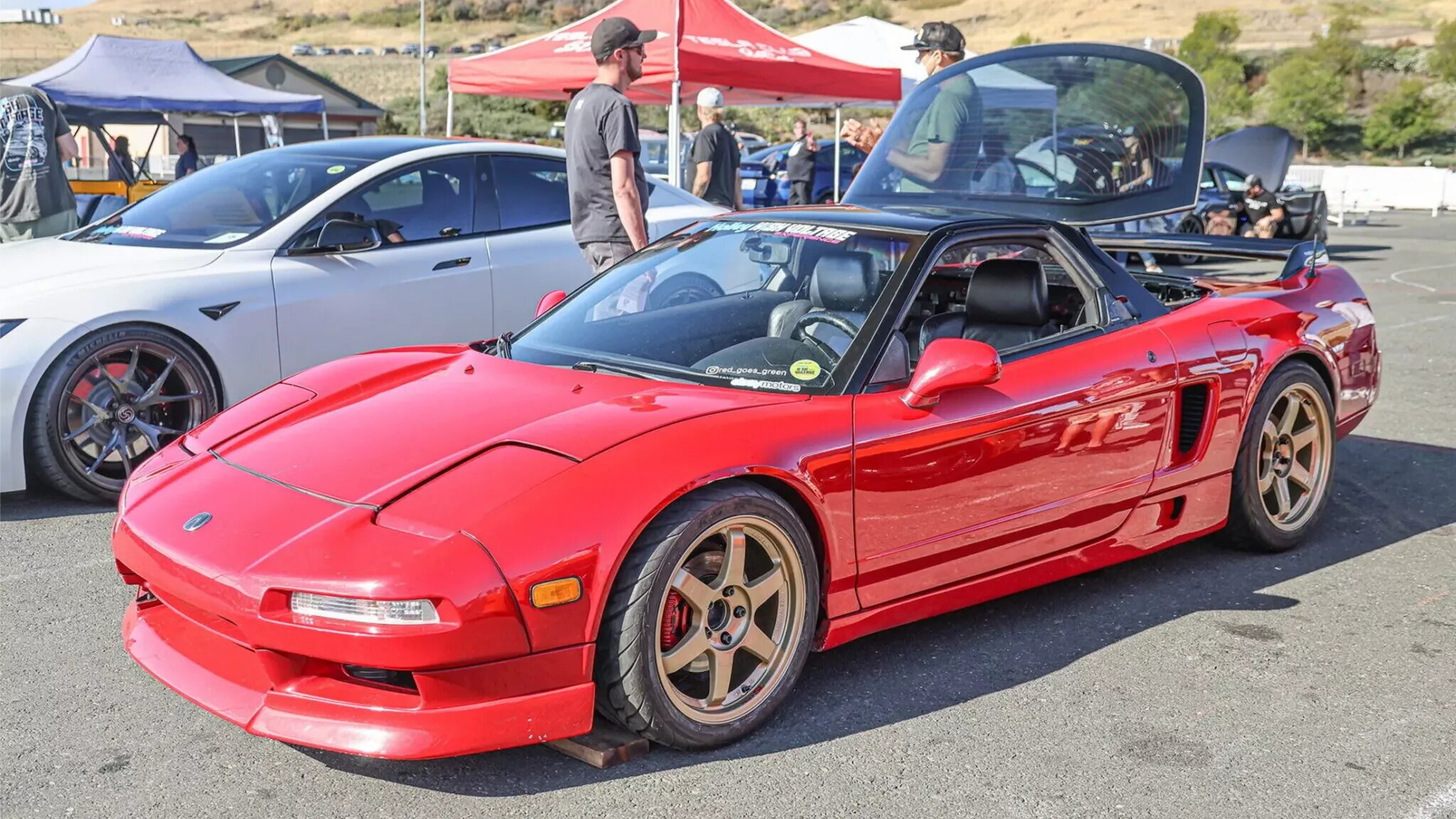 Американец строит уникальную Acura NSX с мотором от Tesla