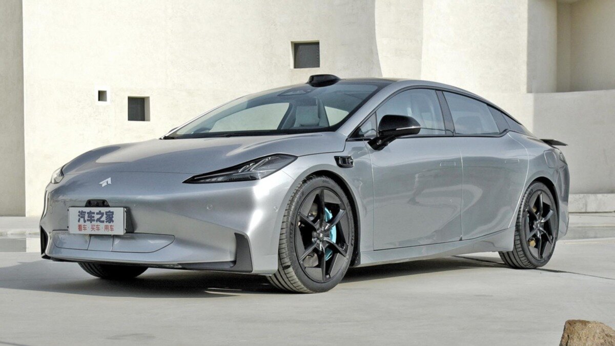 Представлен электроседан GAC Aion Hyper GT с задним приводом и очень обтекаемым кузовом