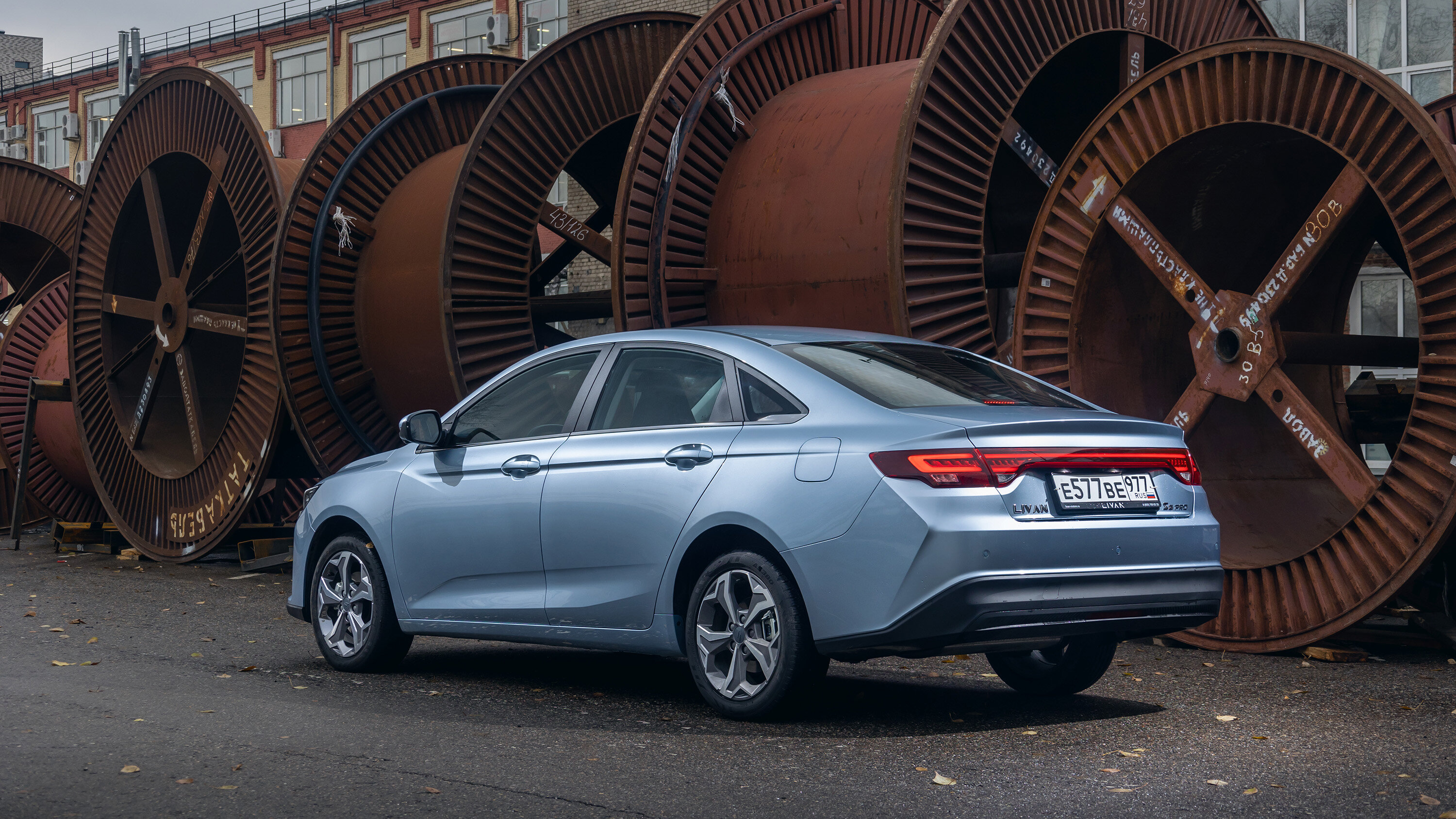 Плюсы и минусы седана Livan S6 Pro