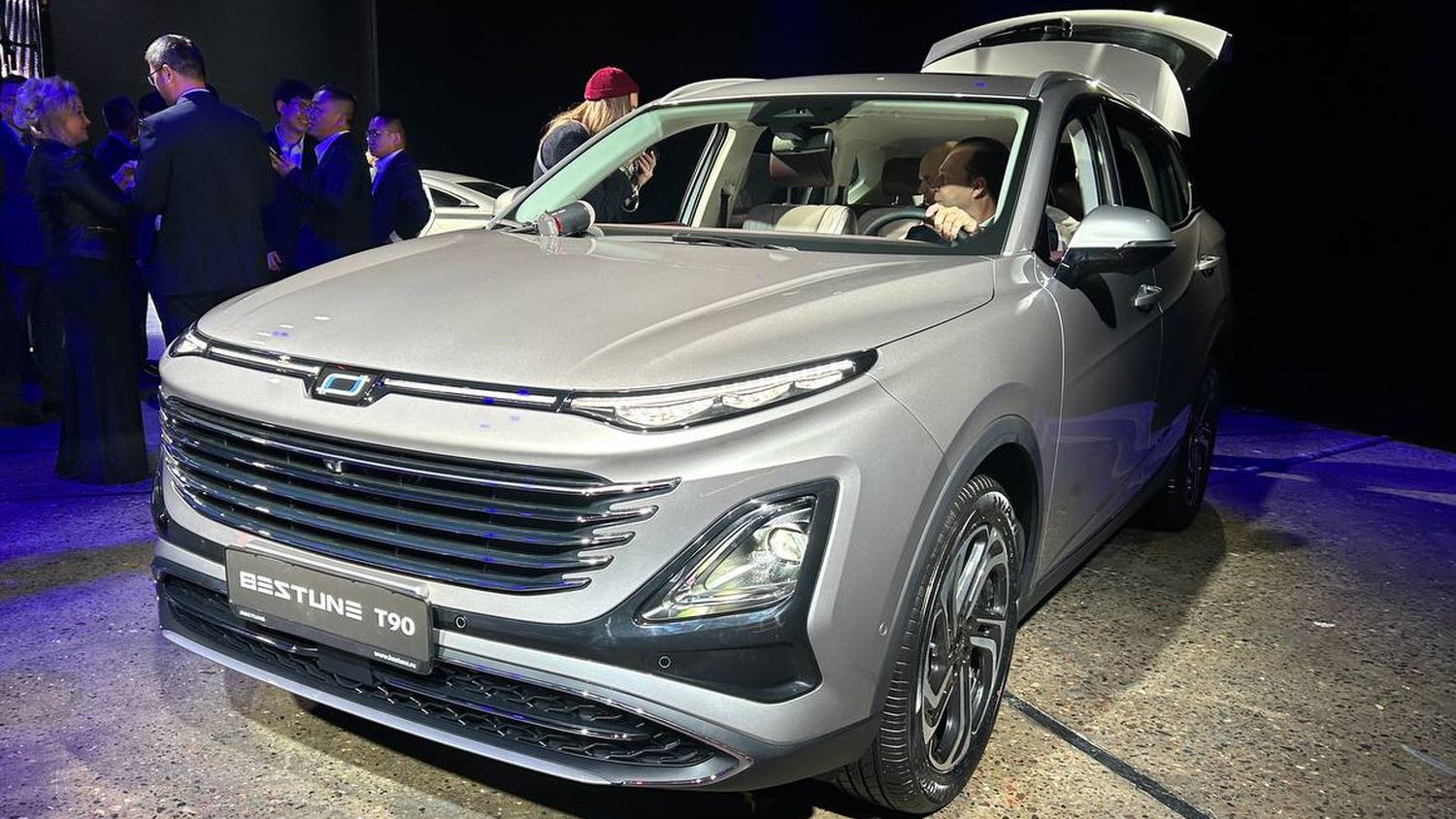 Стали известны цены на обновлённый FAW Bestune B70 и FAW Bestune T90 для России