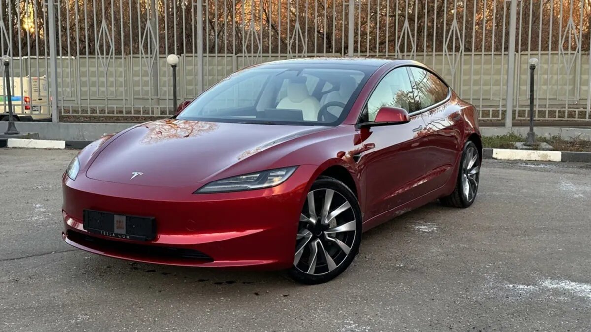 В России появились обновлённые Tesla Model 3: известны цены