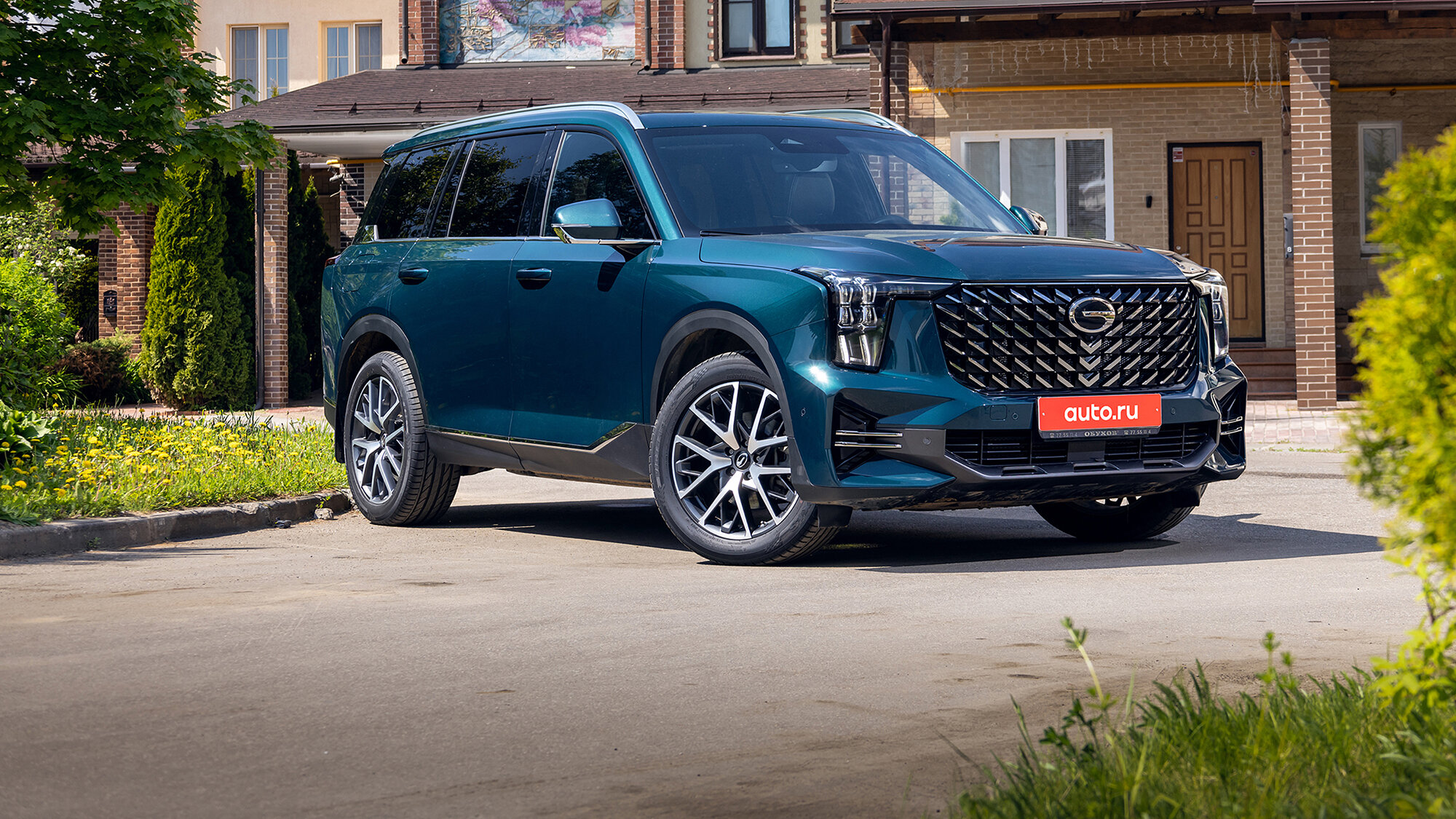 Названа начальная стоимость кроссовера GAC GS8 Dragon для России