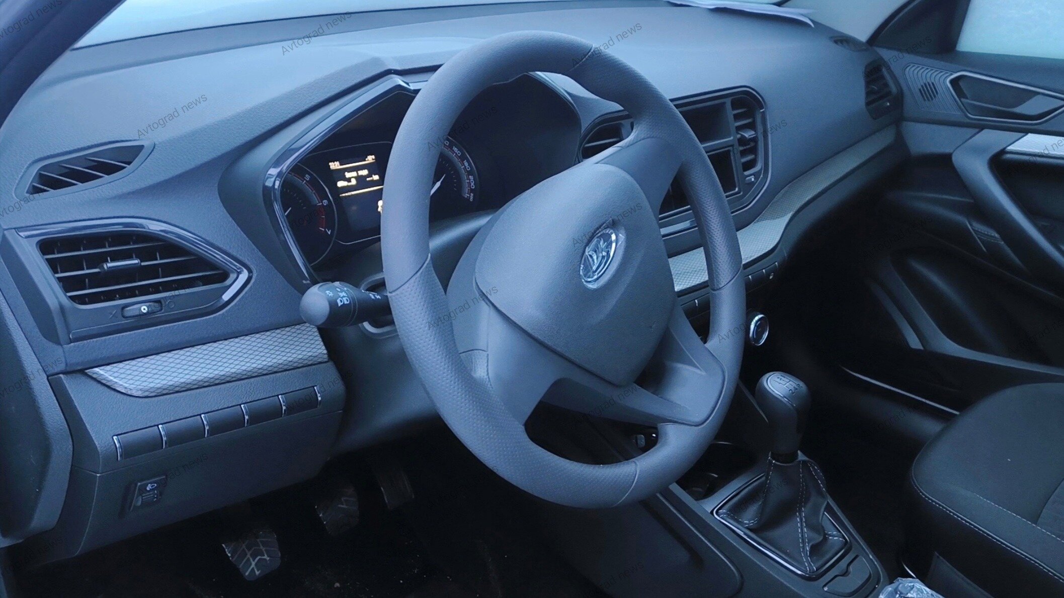 Lada Vesta в новой базовой комплектации появились у дилеров