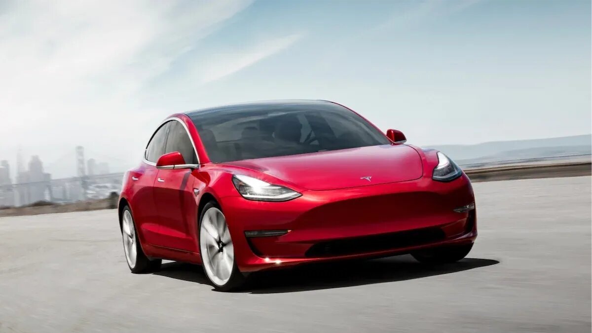 Tesla опровергла слухи о скором запуске производства обновлённой Model 3