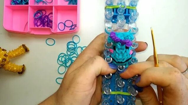 Жираф из резинок 3D Giraffe Rainbow loom bands tutorial for kids DIY ...