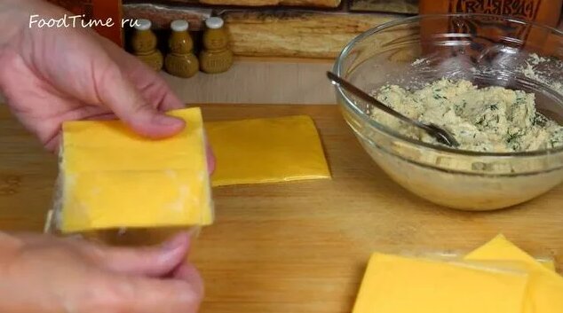 Закуска на скорую руку! 5 минут и готово! Сырные рулеты с начинкой ...