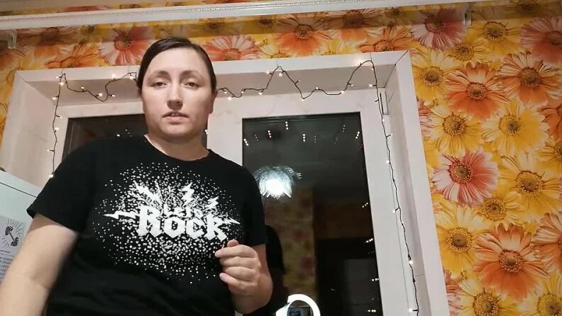 Как повесить гирлянду на пластиковое окно без скотча Просто и надежно ...