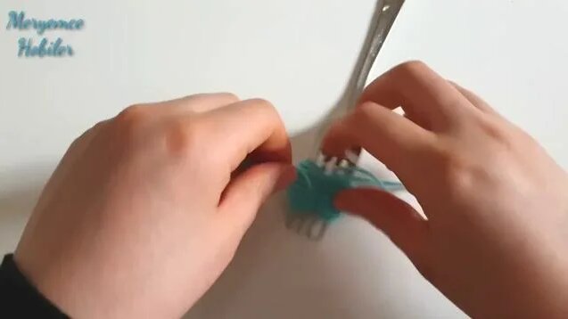 Çatalla Ponpon Yapılışı ( EASY Pompon Trick WITH FORK, Sewing HACK ...