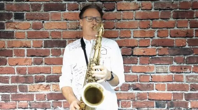 Baker Street - Gerry Rafferty - Tenor Saxophone - Cover - Смотреть ...