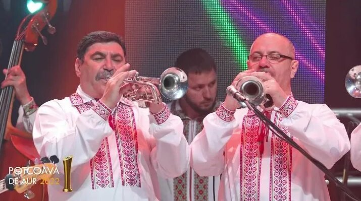 Lupii lui Calancea si Lautarii - Hora si Sarba de la Nord - Смотреть ...