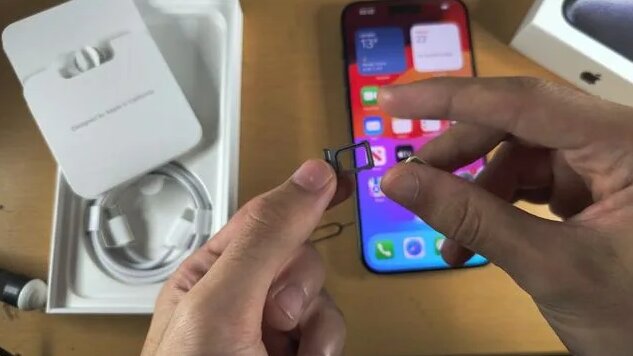 How To Insert SIM Card in iPhone 15 Pro Max! - Смотреть онлайн в поиске ...