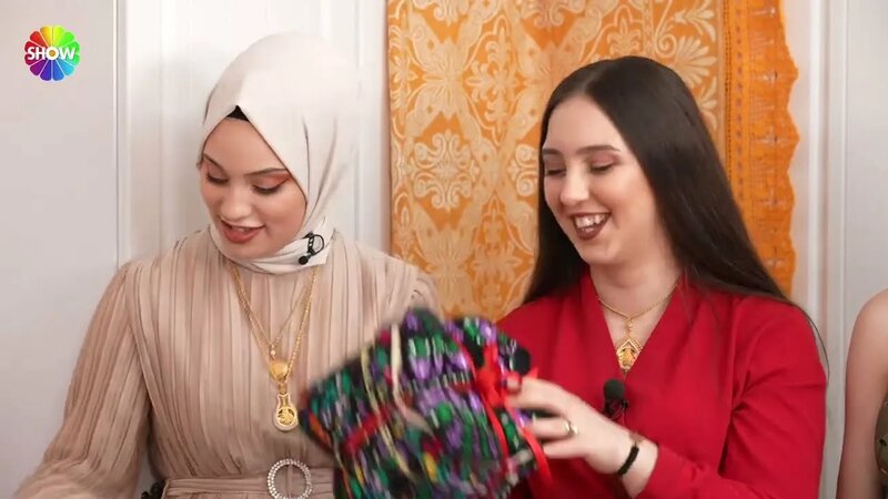 4 yıllık evli Aylin gelinin çeyizi! | Gelin Evi 1014. Bölüm - Yandex ...